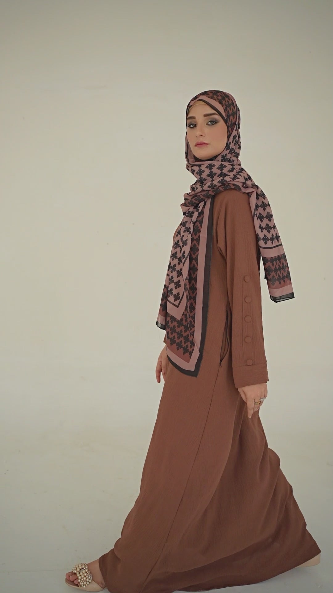 HL77 – Hijab Living